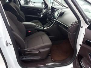 Balts Renault Espace 2015 Panevēža, ar dzinēja tilpumu 1.60 L un nobraukumu 252 tūkst. km par 6600 €, foto 18 vietnē AUTOMOTO.COM.LV