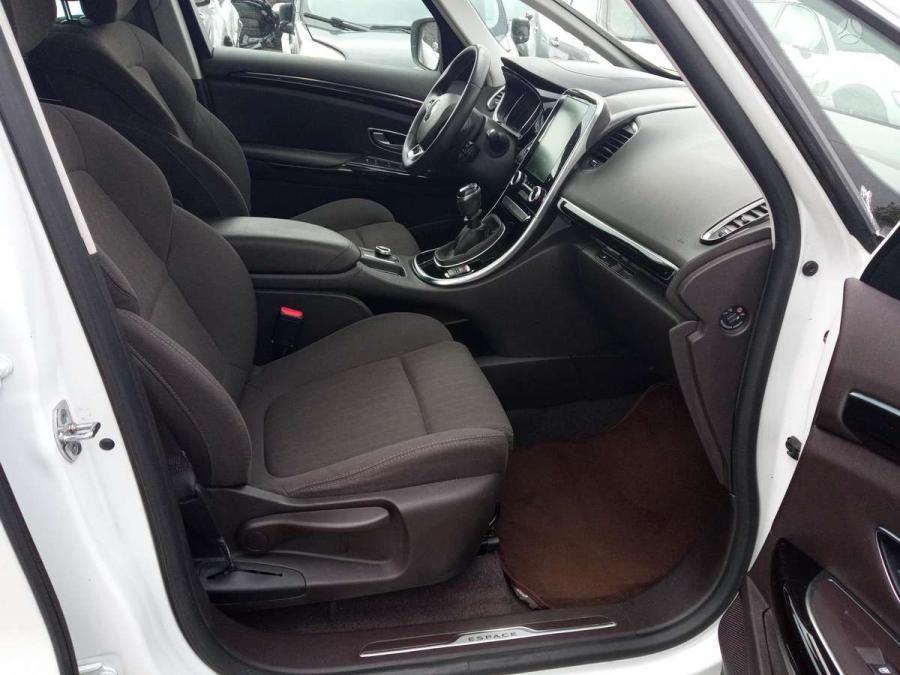 Balts Renault Espace 2015 Panevēža, ar dzinēja tilpumu 1.60 L un nobraukumu 252 tūkst. km par 6600 €, foto 18 vietnē AUTOMOTO.COM.LV