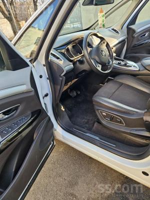 White Renault Espace 2016 in Riga, with an engine capacity of 1.60 L and mileage of 242 thousand km for 9950 €, photo 23 on AUTOMOTO.COM.LV