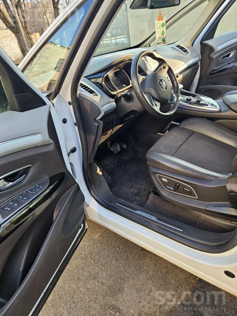White Renault Espace 2016 in Riga, with an engine capacity of 1.60 L and mileage of 242 thousand km for 9950 €, photo 23 on AUTOMOTO.COM.LV