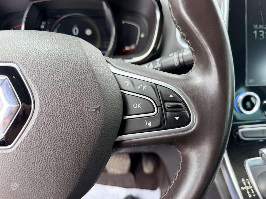 White Renault Espace 2017 in Taurage, with an engine capacity of 1.60 L and mileage of 180 thousand km for 9499 €, photo 18 on AUTOMOTO.COM.LV