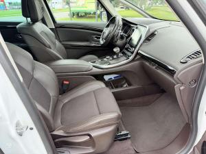 White Renault Espace 2017 in Taurage, with an engine capacity of 1.60 L and mileage of 180 thousand km for 9499 €, photo 36 on AUTOMOTO.COM.LV