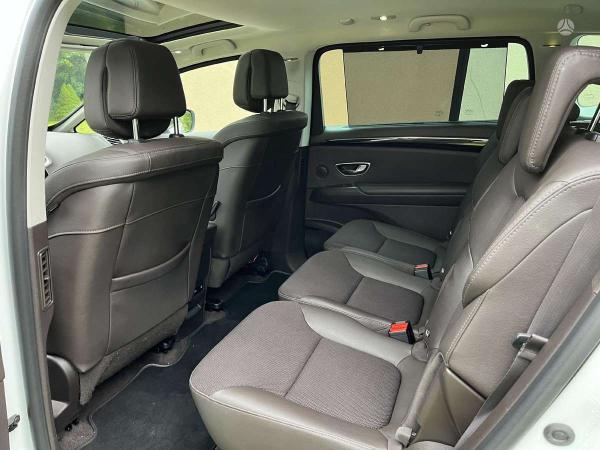 White Renault Espace 2018 in Siauliai, with an engine capacity of 1.60 L and mileage of 280 thousand km for 9950 €, photo 11 on AUTOMOTO.COM.LV