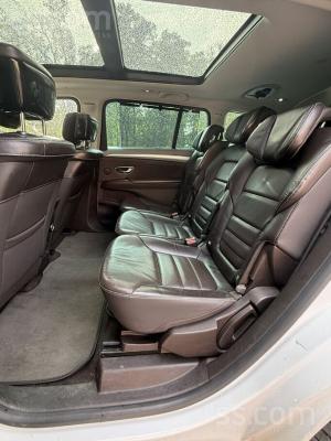 White Renault Espace 2018 in Riga, with an engine capacity of 1.60 L and mileage of 247 thousand km for 11900 €, photo 19 on AUTOMOTO.COM.LV