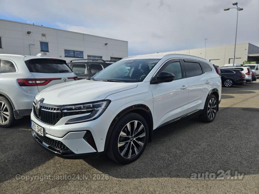 Balts Renault Espace 2024 Tallina, ar dzinēja tilpumu 1.20 L un nobraukumu 31 tūkst. km par 33900 €, foto 1 vietnē AUTOMOTO.COM.LV