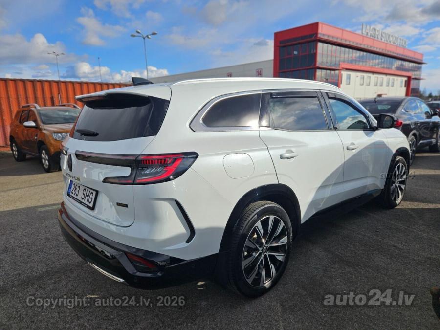 Balts Renault Espace 2024 Tallina, ar dzinēja tilpumu 1.20 L un nobraukumu 31 tūkst. km par 33900 €, foto 3 vietnē AUTOMOTO.COM.LV
