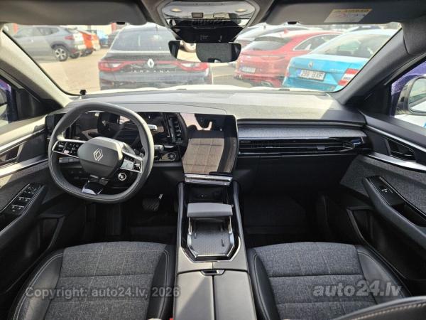 White Renault Espace 2024 in Tallinn, with an engine capacity of 1.20 L and mileage of 31 thousand km for 33900 €, photo 3 on AUTOMOTO.COM.LV