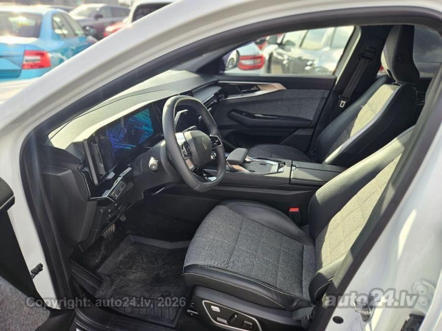 Balts Renault Espace 2024 Tallina, ar dzinēja tilpumu 1.20 L un nobraukumu 31 tūkst. km par 33900 €, foto 5 vietnē AUTOMOTO.COM.LV