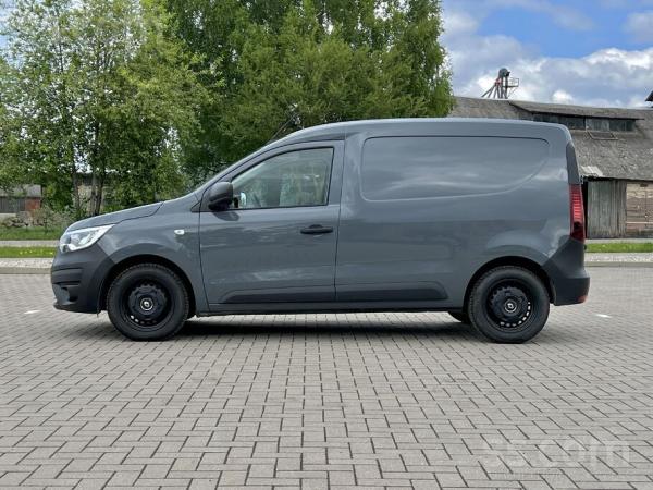 Grey Renault Express 2022 in Cesis, with an engine capacity of 1.50 L and mileage of 87 thousand km for 9500 €, photo 5 on AUTOMOTO.COM.LV