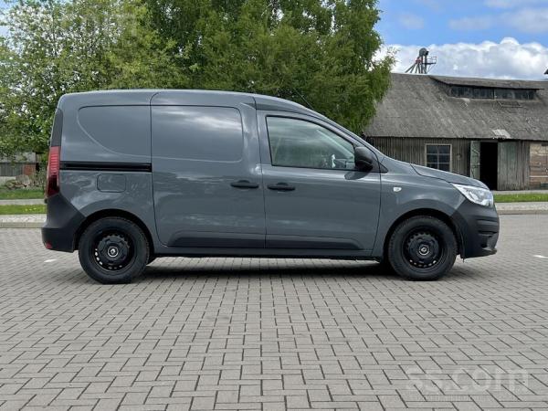 Grey Renault Express 2022 in Cesis, with an engine capacity of 1.50 L and mileage of 87 thousand km for 9500 €, photo 6 on AUTOMOTO.COM.LV