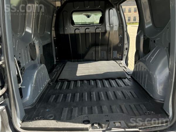 Grey Renault Express 2022 in Cesis, with an engine capacity of 1.50 L and mileage of 87 thousand km for 9500 €, photo 8 on AUTOMOTO.COM.LV