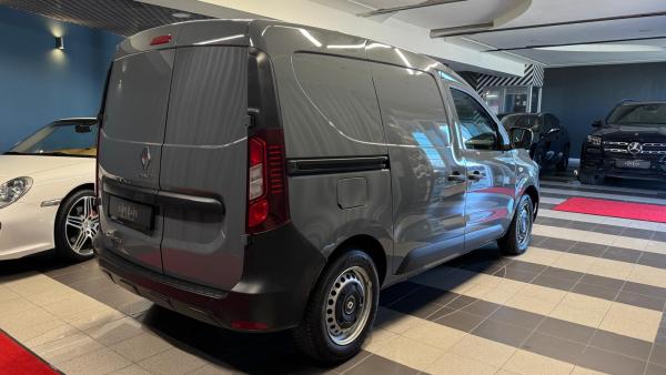 Pelēks Renault Express 2022 Rīga, ar dzinēja tilpumu 1.50 L un nobraukumu 71 tūkst. km par 10990 €, foto  vietnē AUTOMOTO.COM.LV