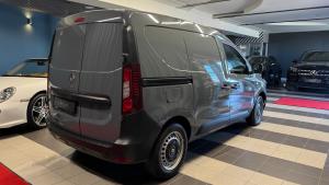Pelēks Renault Express 2022 Rīga, ar dzinēja tilpumu 1.50 L un nobraukumu 71 tūkst. km par 10990 €, foto  vietnē AUTOMOTO.COM.LV