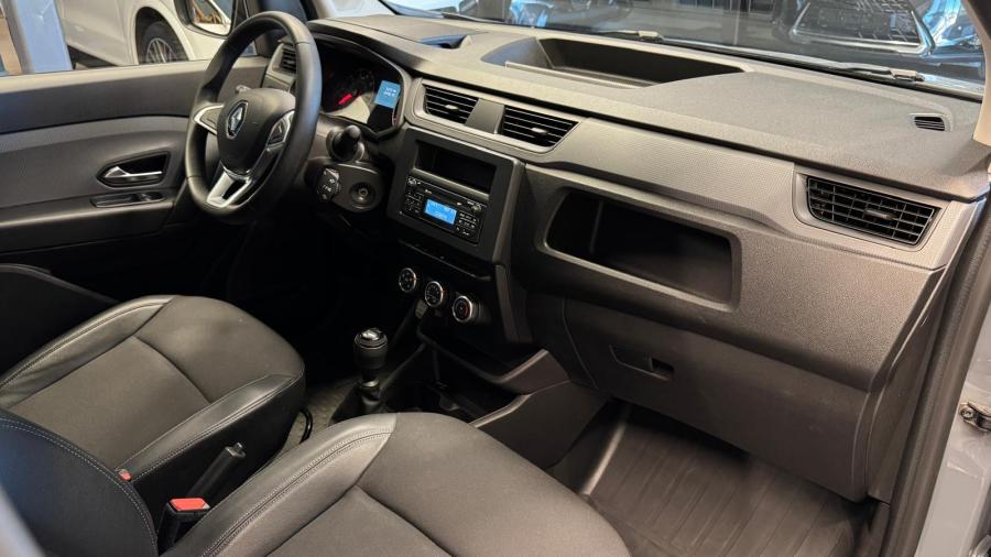 Grey Renault Express 2022 in Riga, with an engine capacity of 1.50 L and mileage of 71 thousand km for 10990 €, photo 12 on AUTOMOTO.COM.LV