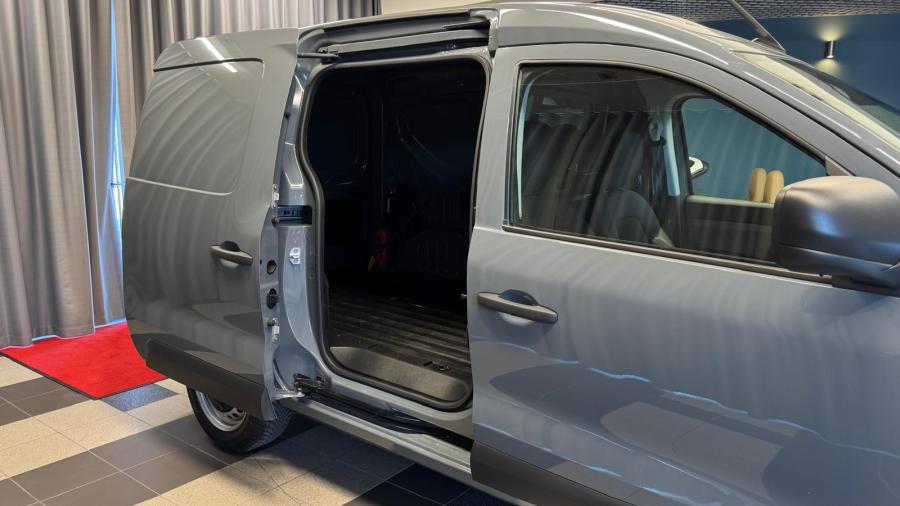 Grey Renault Express 2022 in Riga, with an engine capacity of 1.50 L and mileage of 71 thousand km for 10990 €, photo 15 on AUTOMOTO.COM.LV