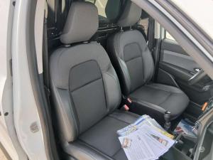 White Renault Express 2021 in Marijampole, with an engine capacity of 1.46 L and mileage of 124 thousand km for 8150 €, photo 31 on AUTOMOTO.COM.LV