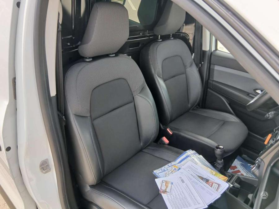 White Renault Express 2021 in Marijampole, with an engine capacity of 1.46 L and mileage of 124 thousand km for 8150 €, photo 31 on AUTOMOTO.COM.LV