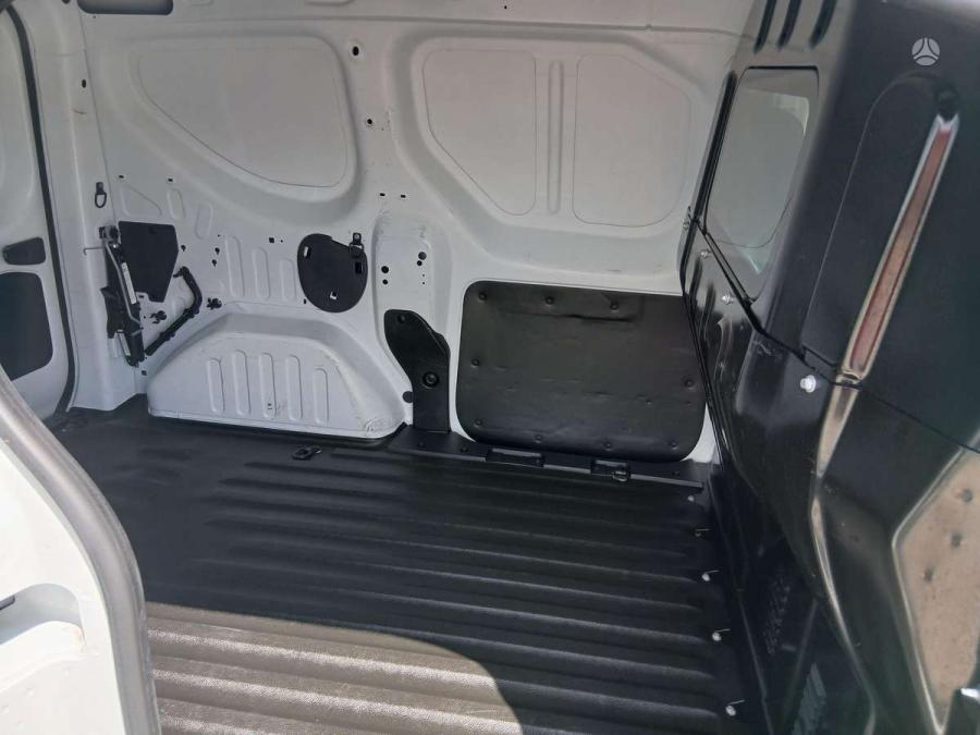White Renault Express 2021 in Marijampole, with an engine capacity of 1.46 L and mileage of 124 thousand km for 8150 €, photo 34 on AUTOMOTO.COM.LV