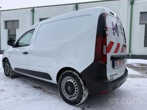 White Renault Express 2022 in Riga, with an engine capacity of 1.50 L and mileage of 74 thousand km for 9950 €, photo 5 on AUTOMOTO.COM.LV