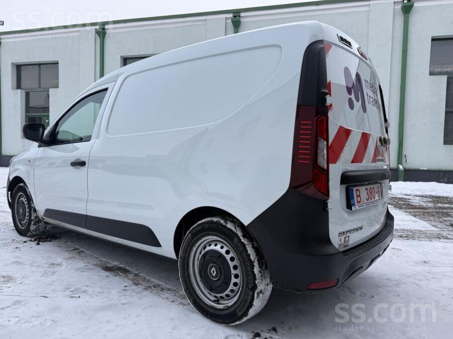 White Renault Express 2022 in Riga, with an engine capacity of 1.50 L and mileage of 74 thousand km for 9950 €, photo 5 on AUTOMOTO.COM.LV