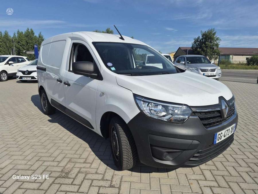 White Renault Express 2022 in Taurage, with an engine capacity of 1.30 L and mileage of 92 thousand km for 6413 €, photo 3 on AUTOMOTO.COM.LV