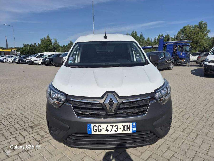 White Renault Express 2022 in Taurage, with an engine capacity of 1.30 L and mileage of 92 thousand km for 6413 €, photo 6 on AUTOMOTO.COM.LV