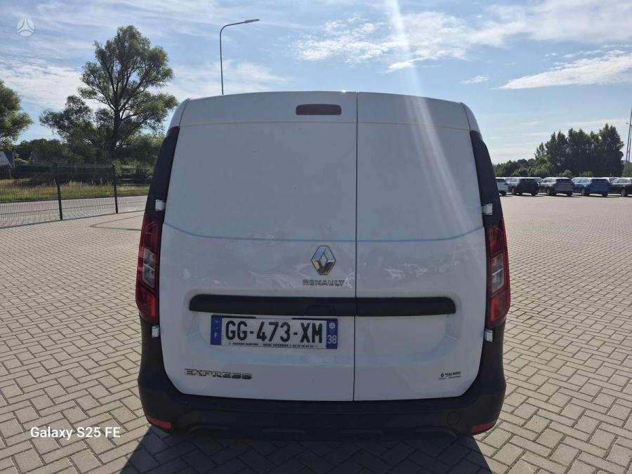 White Renault Express 2022 in Taurage, with an engine capacity of 1.30 L and mileage of 92 thousand km for 6413 €, photo 7 on AUTOMOTO.COM.LV