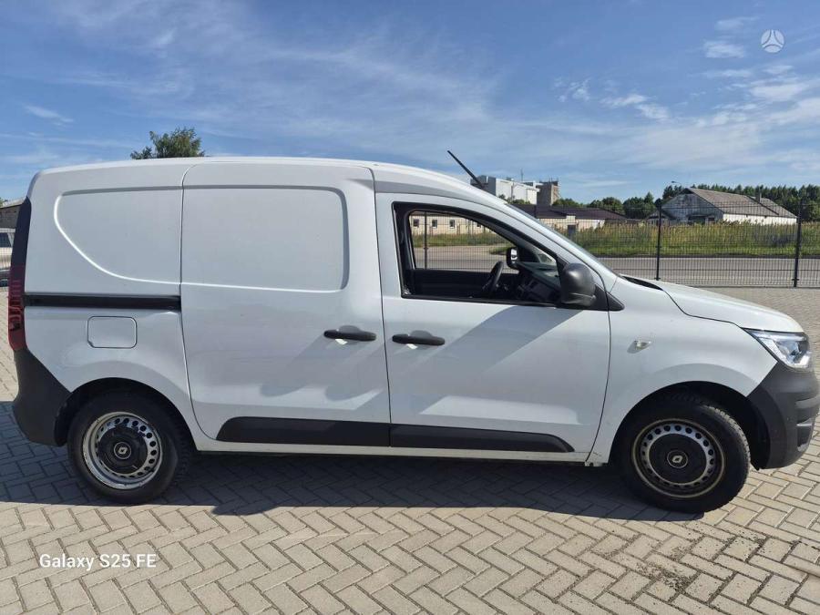 White Renault Express 2022 in Taurage, with an engine capacity of 1.30 L and mileage of 92 thousand km for 6413 €, photo 8 on AUTOMOTO.COM.LV