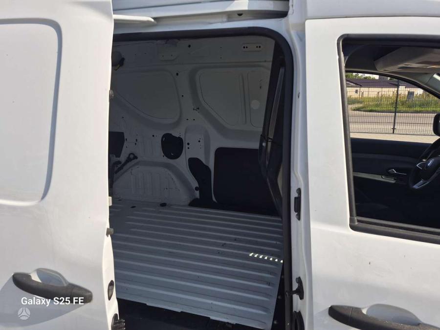 White Renault Express 2022 in Taurage, with an engine capacity of 1.30 L and mileage of 92 thousand km for 6413 €, photo 10 on AUTOMOTO.COM.LV