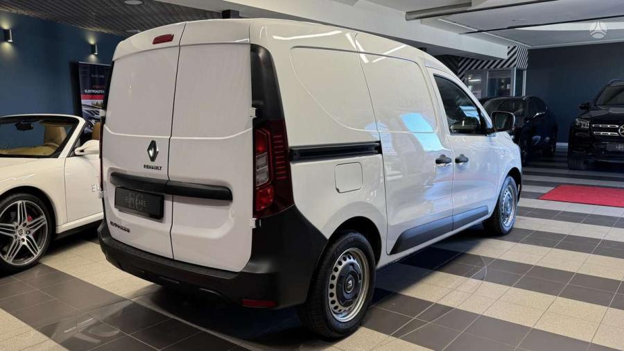 White Renault Express 2022 in Riga, with an engine capacity of 0.00 L and mileage of 67 thousand km for 10990 €, photo 6 on AUTOMOTO.COM.LV