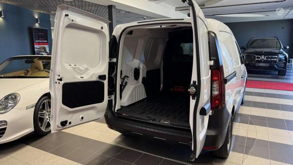 White Renault Express 2022 in Riga, with an engine capacity of 0.00 L and mileage of 67 thousand km for 10990 €, photo 6 on AUTOMOTO.COM.LV