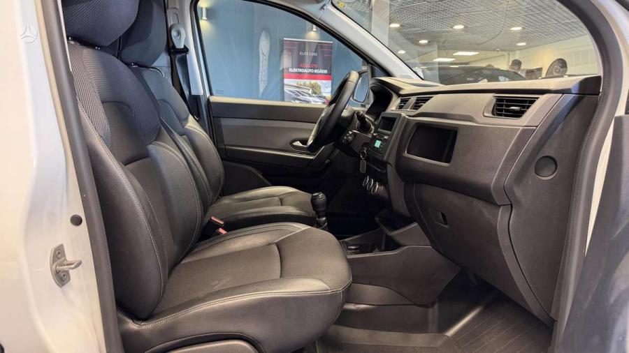 White Renault Express 2022 in Riga, with an engine capacity of 0.00 L and mileage of 67 thousand km for 10990 €, photo 13 on AUTOMOTO.COM.LV