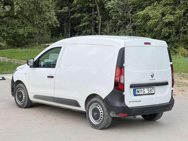Balts Renault Express 2022 Kelmė, ar dzinēja tilpumu 1.40 L un nobraukumu 15 tūkst. km par 10100 €, foto 5 vietnē AUTOMOTO.COM.LV