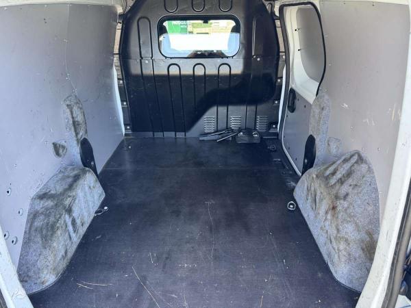 White Renault Express 2023 in Vilnius, with an engine capacity of 1.30 L and mileage of 49 thousand km for 11150 €, photo 6 on AUTOMOTO.COM.LV
