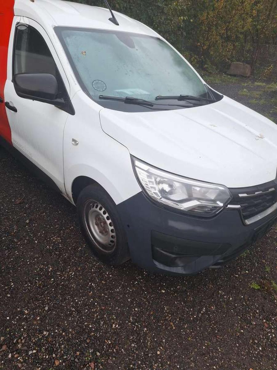 White Renault Express 2023 in Taurage, with an engine capacity of 1.50 L and mileage of 900 thousand km for 2700 €, photo 13 on AUTOMOTO.COM.LV
