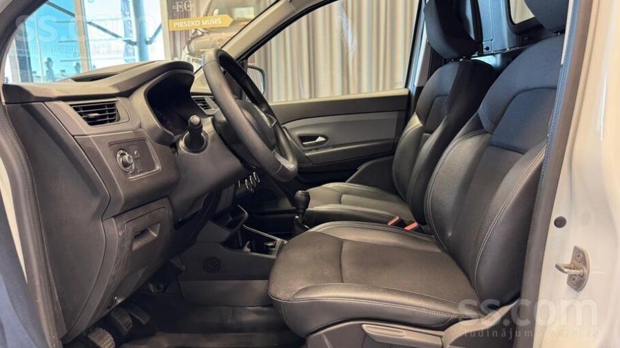 White Renault Express 2022 in Riga, with an engine capacity of 1.50 L and mileage of 67 thousand km for 10990 €, photo 9 on AUTOMOTO.COM.LV