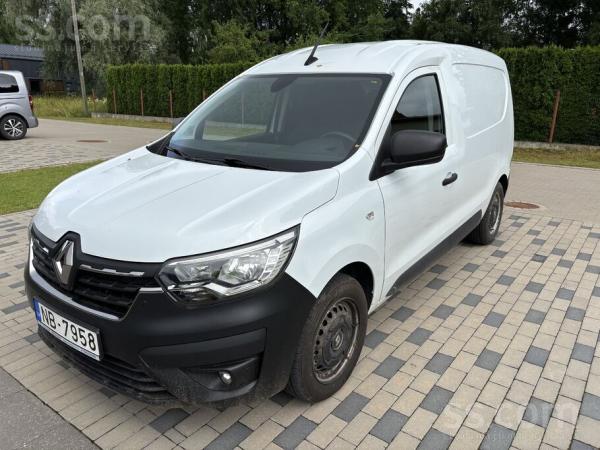 White Renault Express 2022 in Riga, with an engine capacity of 1.50 L and mileage of 42 thousand km for 10890 €, photo 1 on AUTOMOTO.COM.LV