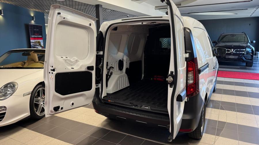 White Renault Express 2022 in Riga, with an engine capacity of 1.50 L and mileage of 67 thousand km for 10990 €, photo 13 on AUTOMOTO.COM.LV