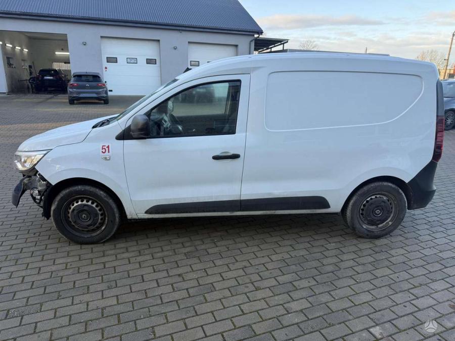 White Renault Express 2021 in Marijampole, with an engine capacity of 1.46 L and mileage of 290 thousand km for 4100 €, photo 5 on AUTOMOTO.COM.LV