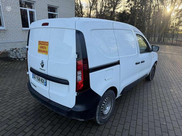 White Renault Express 2021 in Marijampole, with an engine capacity of 1.46 L and mileage of 290 thousand km for 4100 €, photo 6 on AUTOMOTO.COM.LV