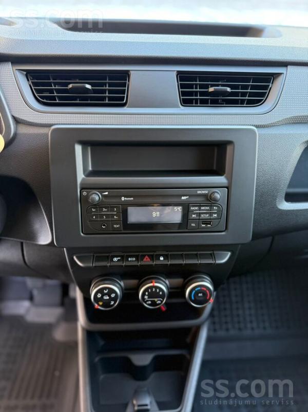 White Renault Express 2022 in Riga, with an engine capacity of 1.50 L and mileage of 41 thousand km for 10500 €, photo 5 on AUTOMOTO.COM.LV