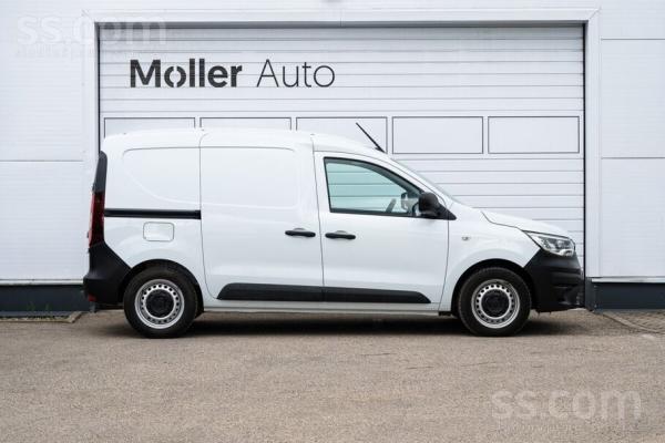 White Renault Express 2023 in Riga, with an engine capacity of 1.50 L and mileage of 38 thousand km for 12950 €, photo 5 on AUTOMOTO.COM.LV
