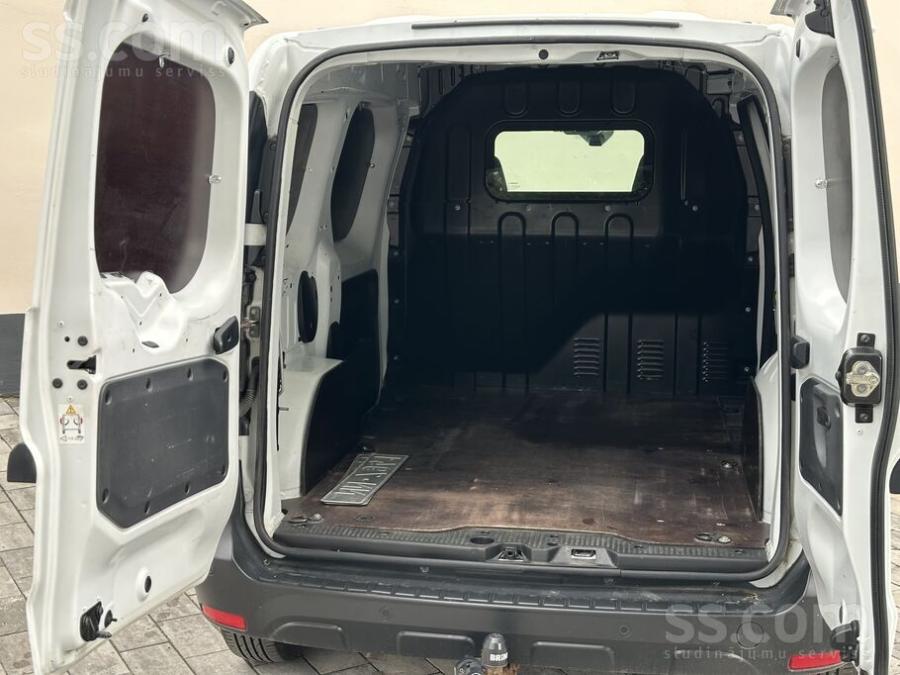 White Renault Express 2023 in Riga, with an engine capacity of 1.30 L and mileage of 118 thousand km for 14950 €, photo 14 on AUTOMOTO.COM.LV