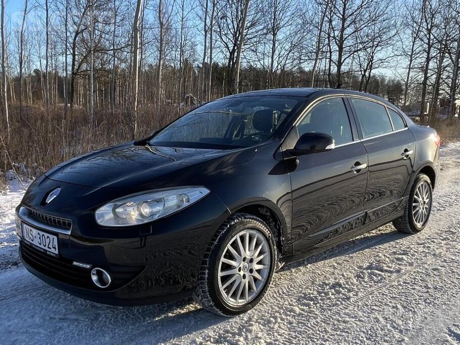 Black Renault Fluence 2011 in Riga, with an engine capacity of 2.00 L and mileage of 241 thousand km for 3550 €, photo 5 on AUTOMOTO.COM.LV