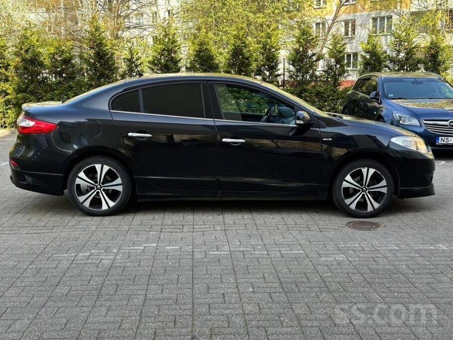 Melns Renault Fluence 2012 Rīga, ar dzinēja tilpumu 2.00 L un nobraukumu 318 tūkst. km par 3500 €, foto 5 vietnē AUTOMOTO.COM.LV