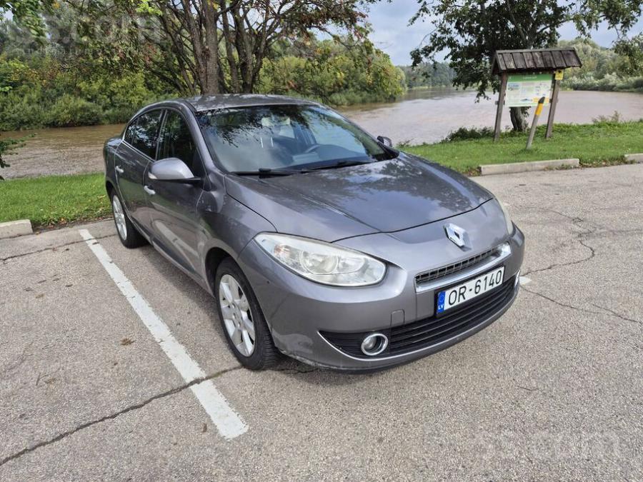Grey Renault Fluence 2011 in Ogre, with an engine capacity of 2.00 L and mileage of 158 thousand km for 5900 €, photo 3 on AUTOMOTO.COM.LV