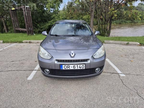 Grey Renault Fluence 2011 in Ogre, with an engine capacity of 2.00 L and mileage of 158 thousand km for 5900 €, photo 3 on AUTOMOTO.COM.LV