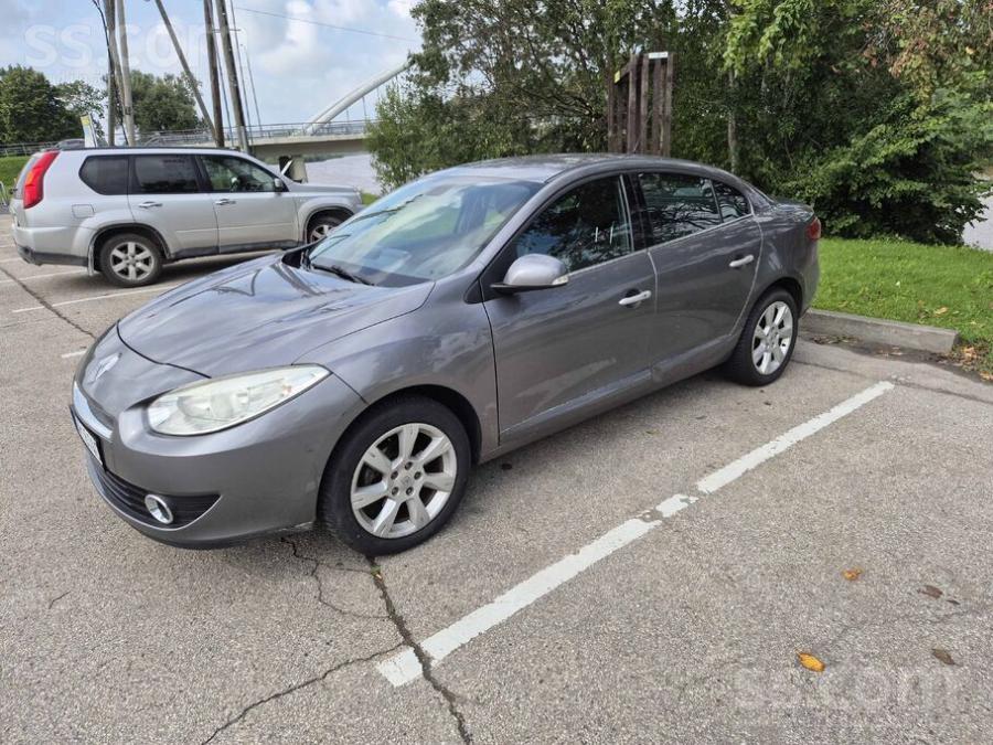 Grey Renault Fluence 2011 in Ogre, with an engine capacity of 2.00 L and mileage of 158 thousand km for 5900 €, photo 5 on AUTOMOTO.COM.LV