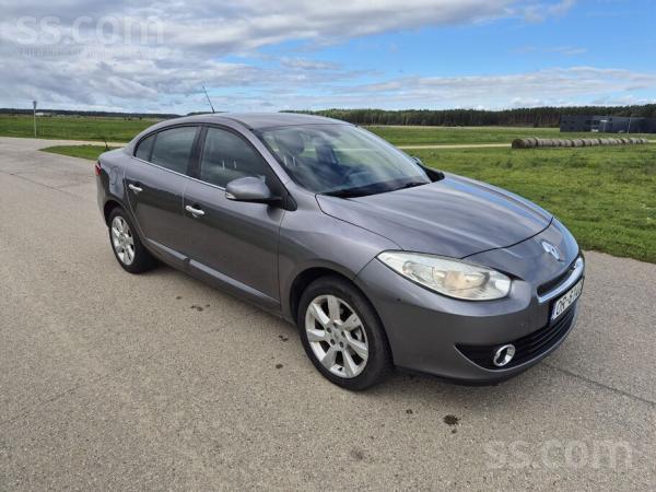 Pelēks Renault Fluence 2011 Rīga, ar dzinēja tilpumu 2.00 L un nobraukumu 158 tūkst. km par 4200 €, foto 3 vietnē AUTOMOTO.COM.LV