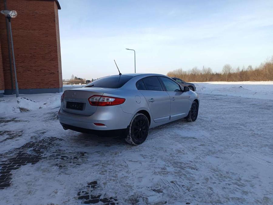 Grey Renault Fluence 2013 in Siauliai, with an engine capacity of 1.60 L and mileage of 253 thousand km for 2850 €, photo 6 on AUTOMOTO.COM.LV